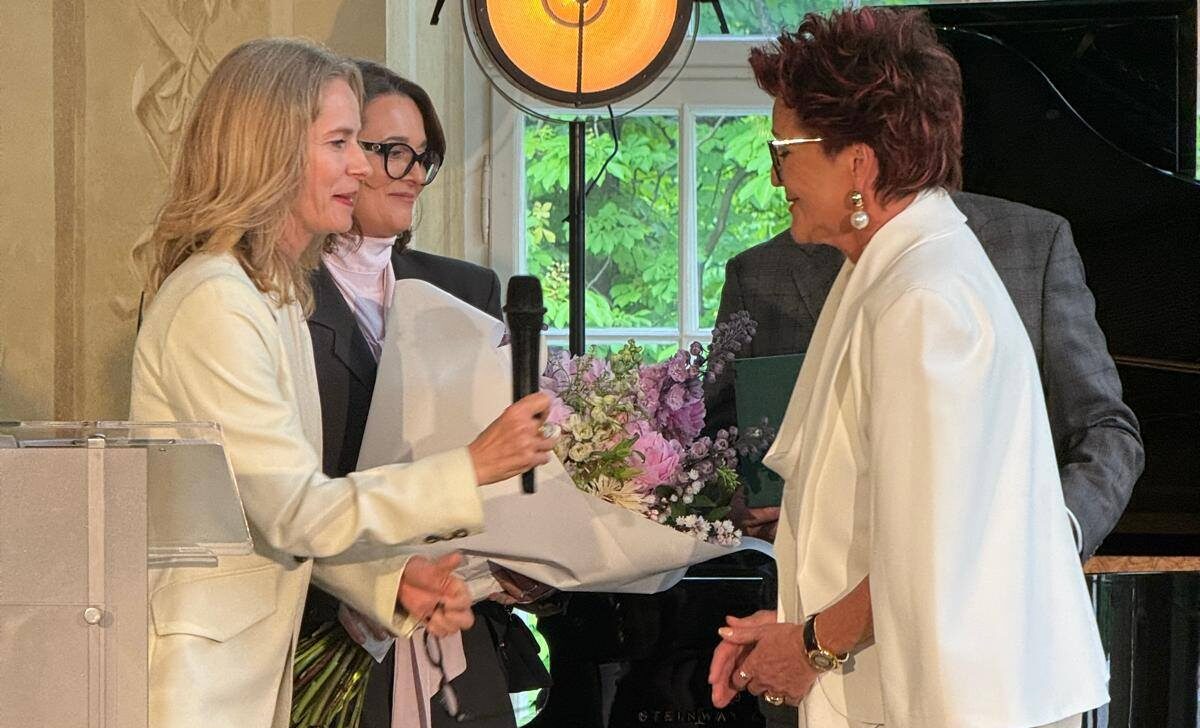 Pani Prezydentowa Jolanta Kwaśniewska KOBIETĄ ROKU 2024 miesięcznika ...